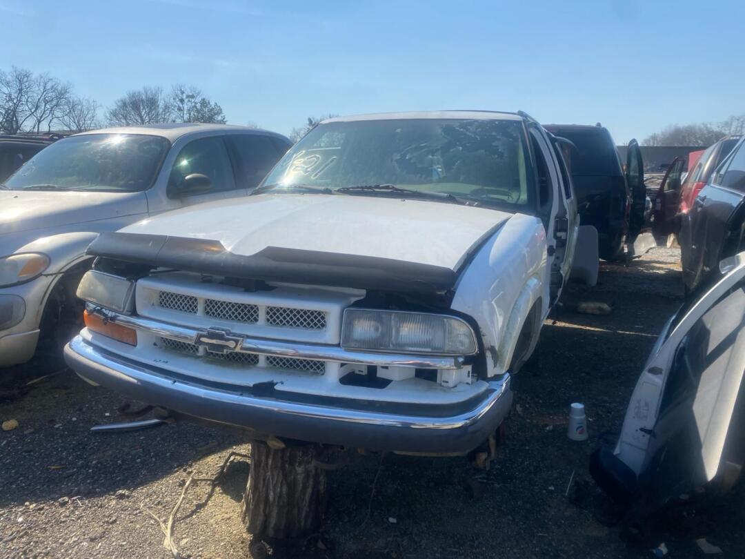 2001 CHEVY BLAZER | M&D Salvage Yard and U Pull Here